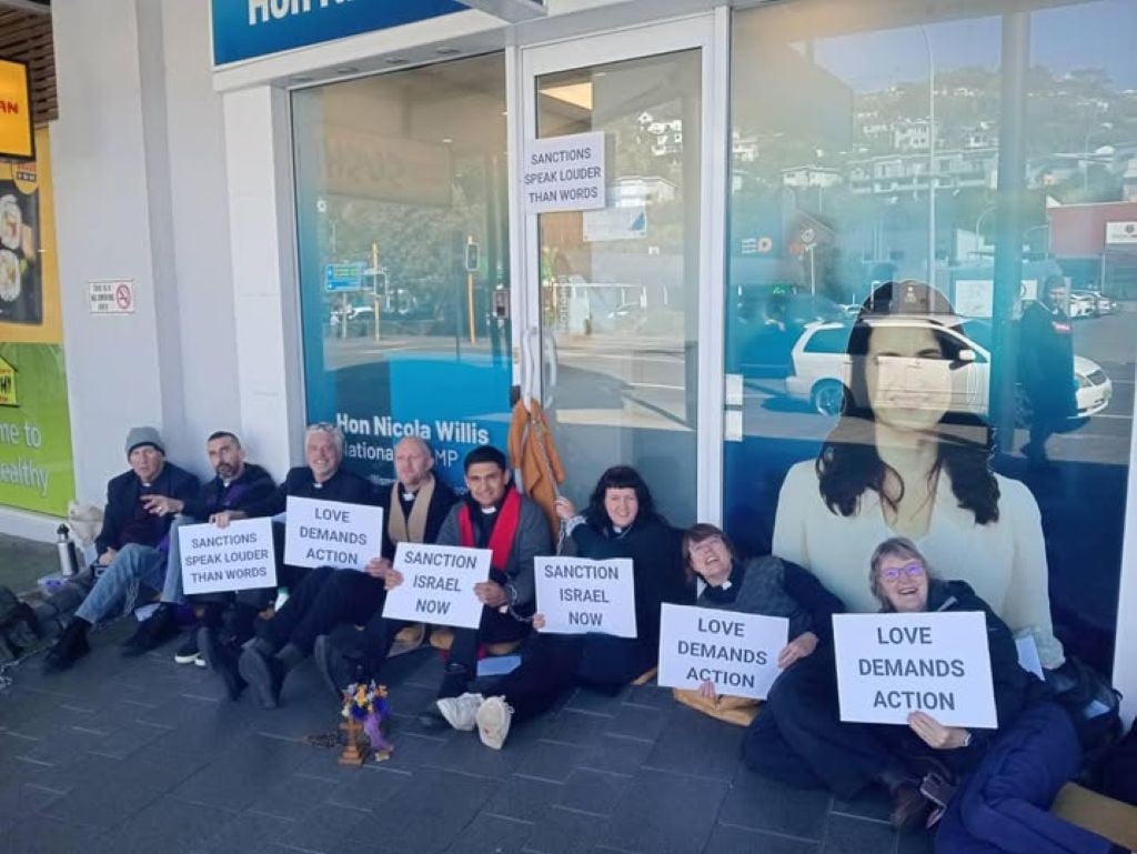 Protesting clergy invite Finance Minister to break bread - CathNews New ...
