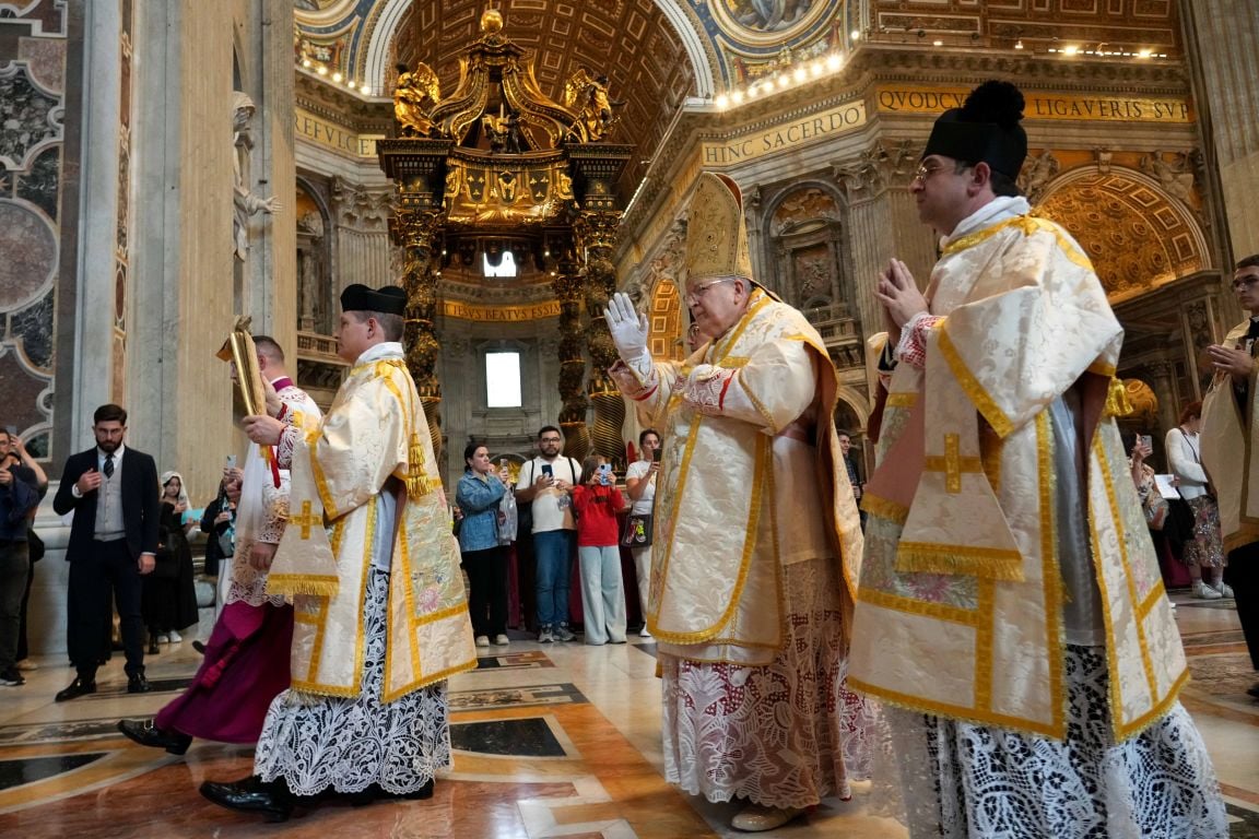 Traditional Latin Mass celebrated at St Peter’s Basilica - CathNews New ...